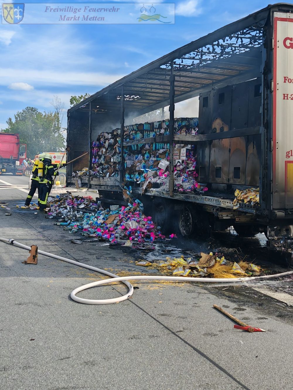 LKW Brand auf der A3 – Freiwillige Feuerwehr Markt Metten